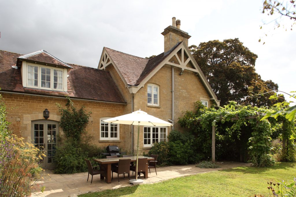 Epsom Luxury holiday Cottage | Bruern Cottages